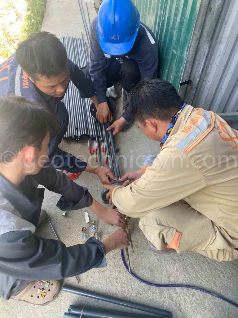 Giãn kế thanh đa điểm Rod_Extensometer_Geokon