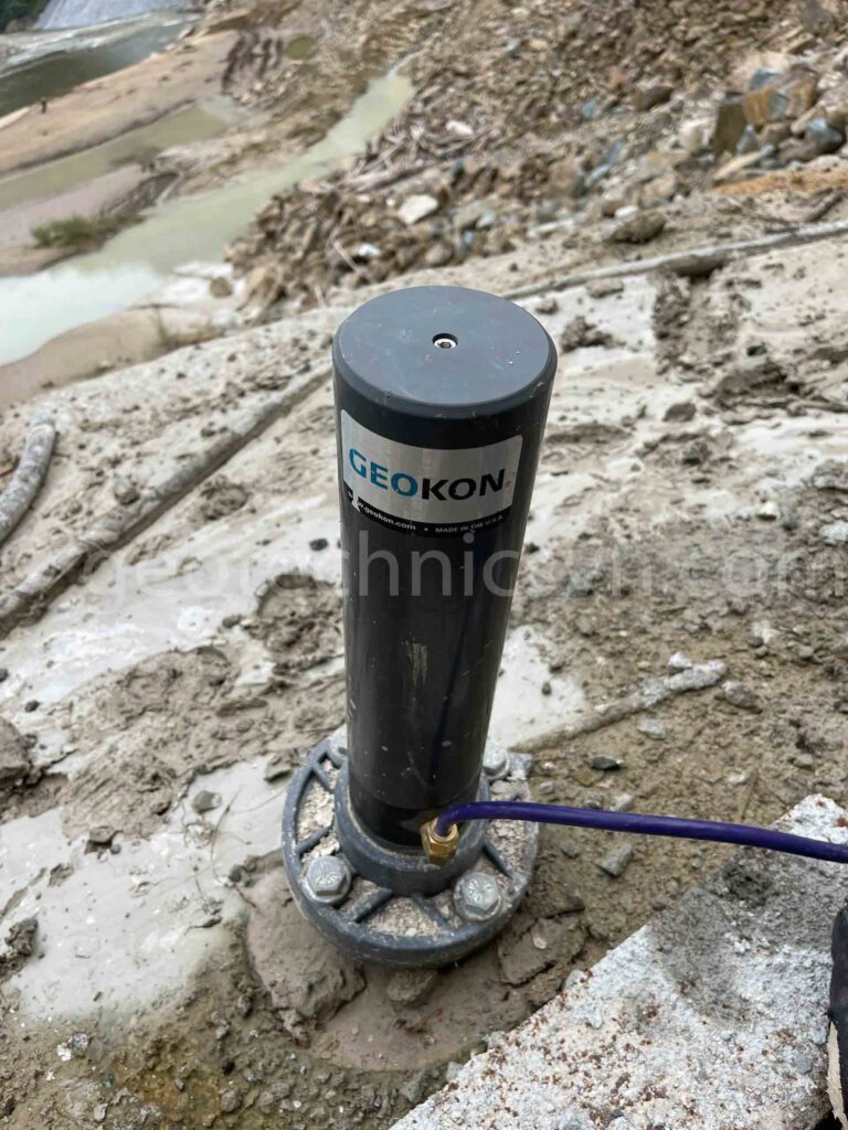 Giãn kế thanh đa điểm Rod_Extensometer_Geokon