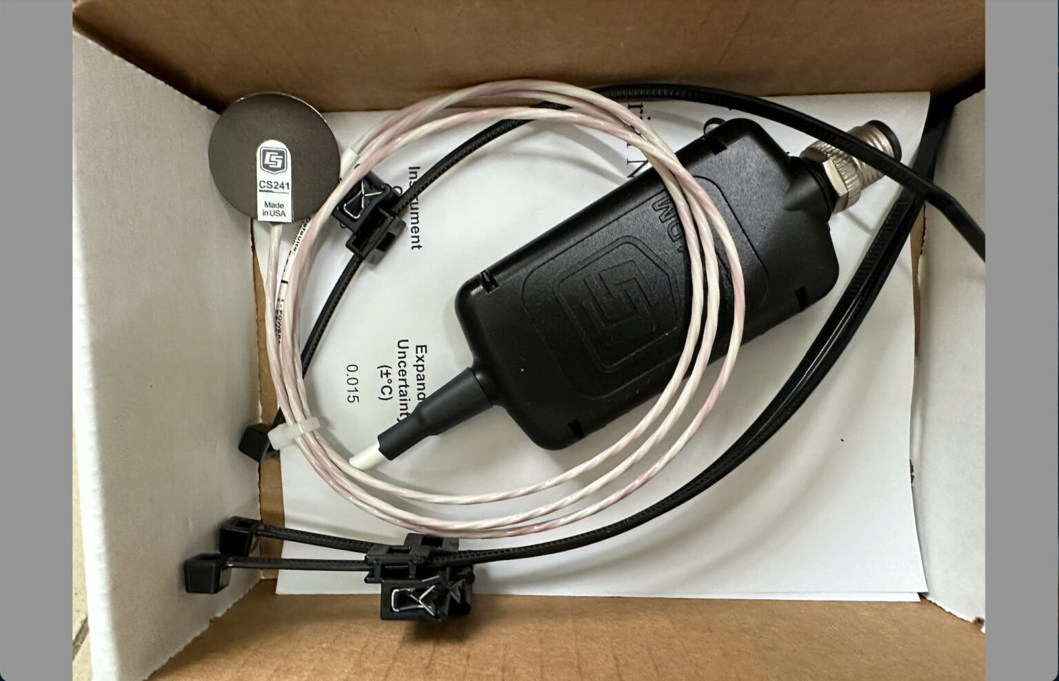 Cảm biến đo nhiệt độ bề_mặt_tấm_pin_mặt_trời_CS241